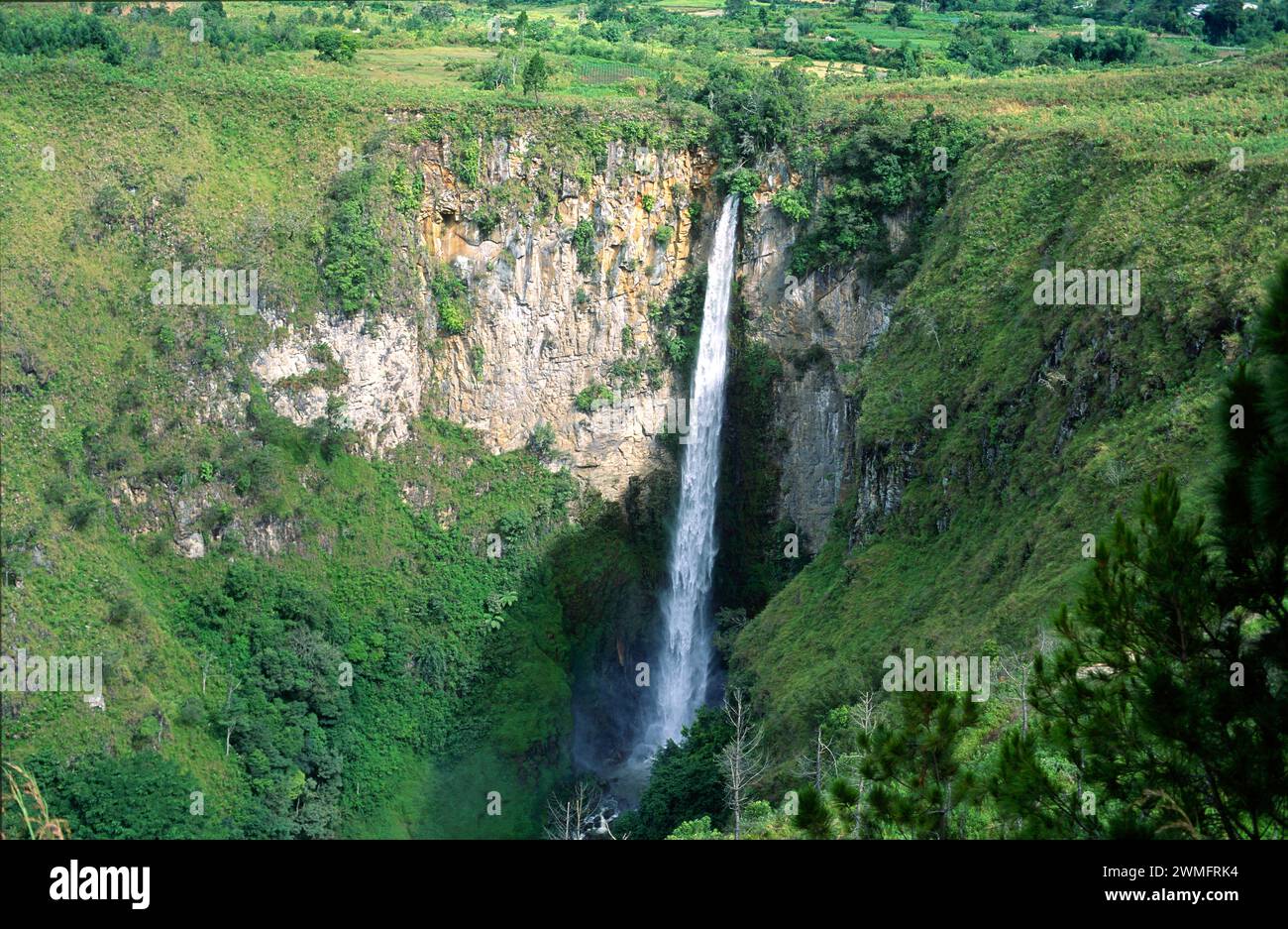 Sipiso-piso waterfall. Lake Toba, Sumatra, Indonesia Stock Photo - Alamy