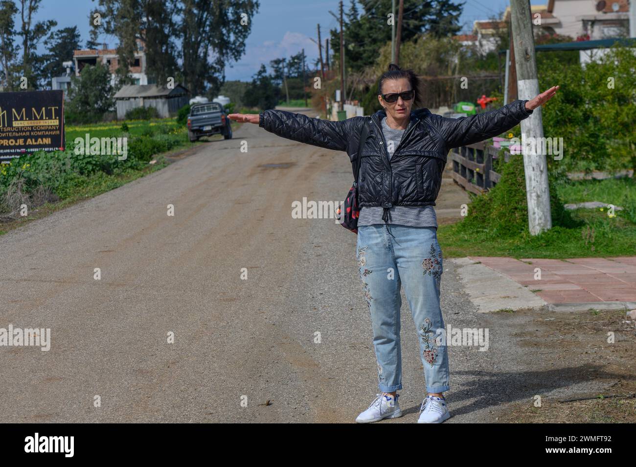 Woman yelling smiling street hi-res stock photography and images - Alamy