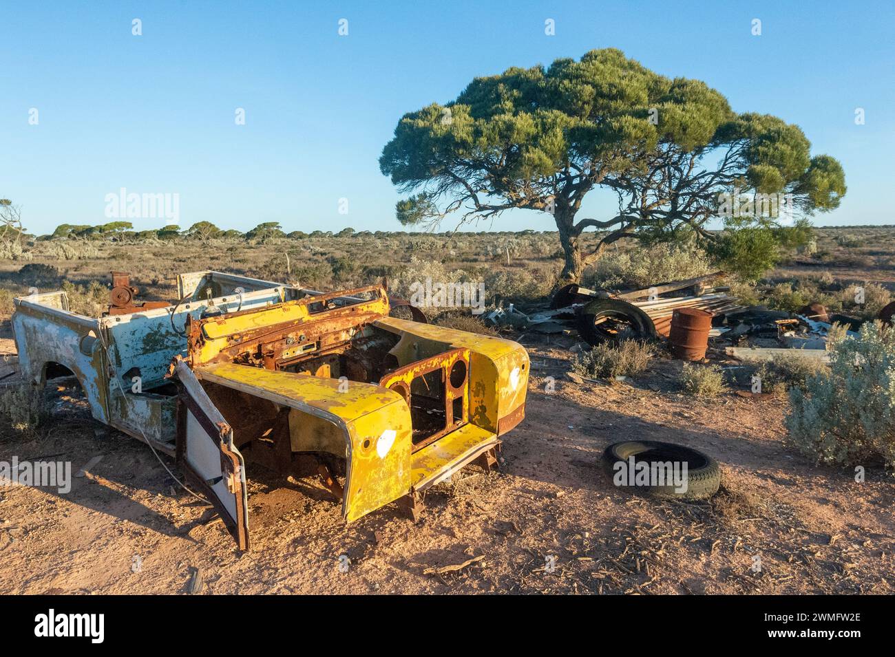 Old rusty car hi-res stock photography and images - Alamy