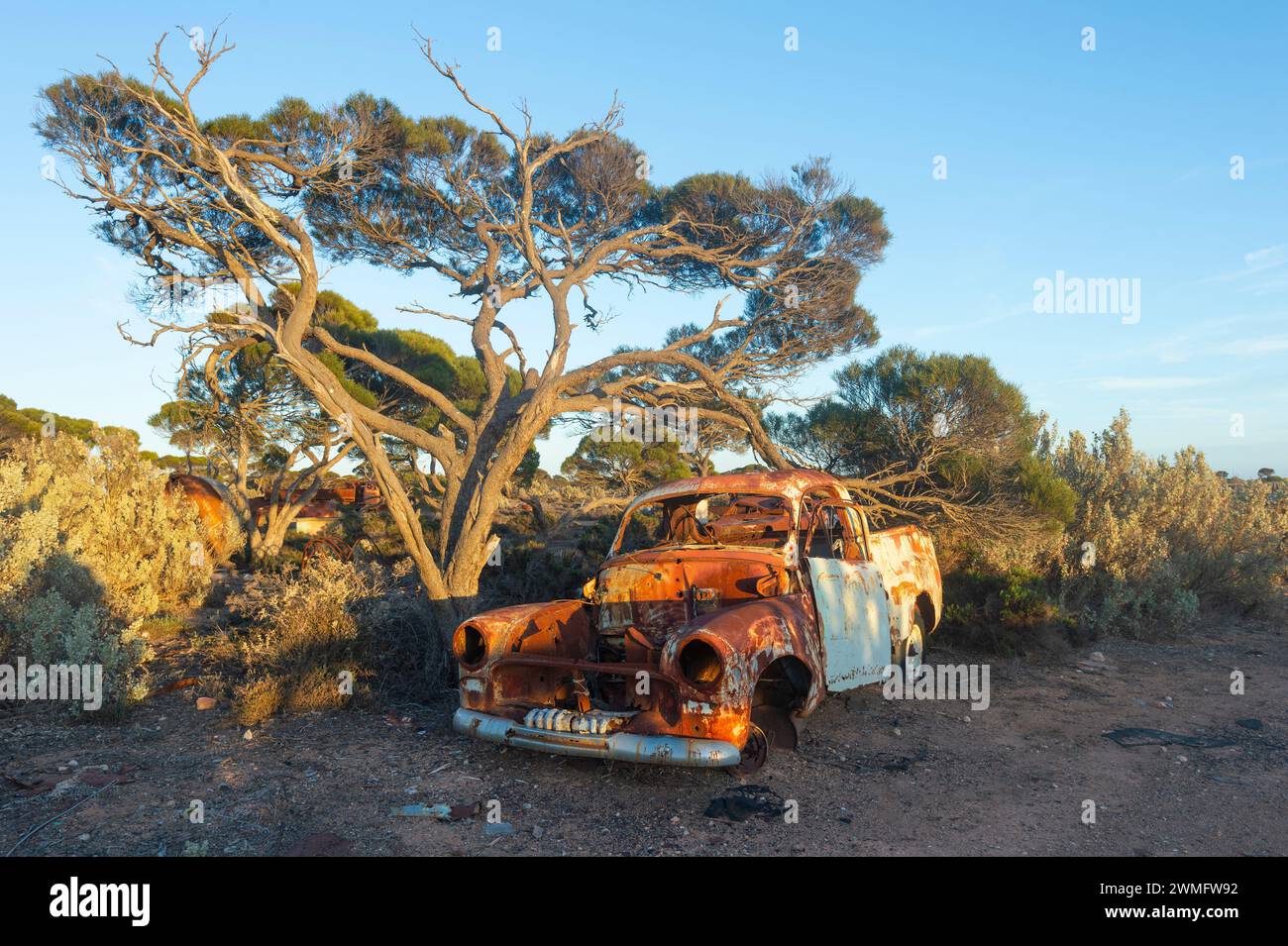 Old rusty car hi-res stock photography and images - Alamy