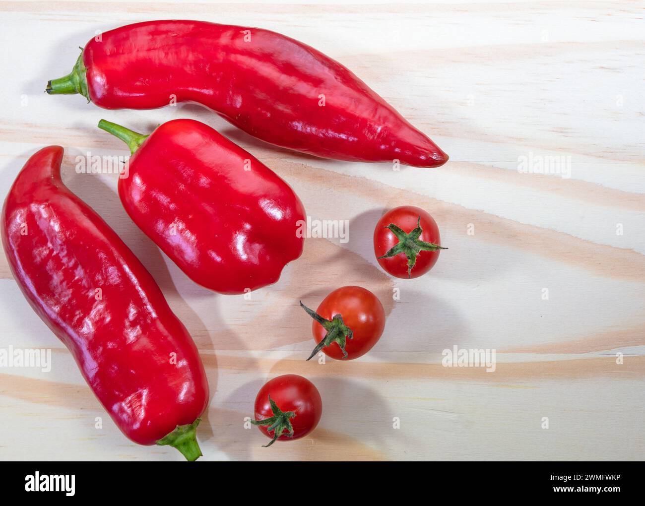 Red peppers background texture hi-res stock photography and images - Alamy