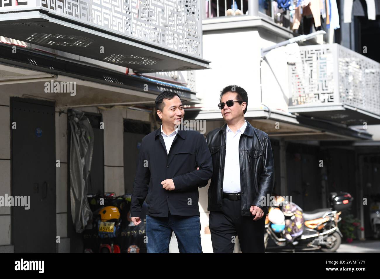 (240226) -- FUZHOU, Feb. 26, 2024 (Xinhua) -- Wang Yongcheng (R ...