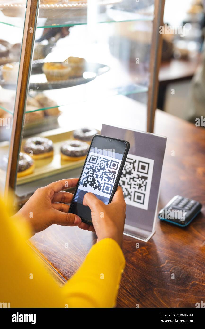 Qr scan menu hi-res stock photography and images - Alamy