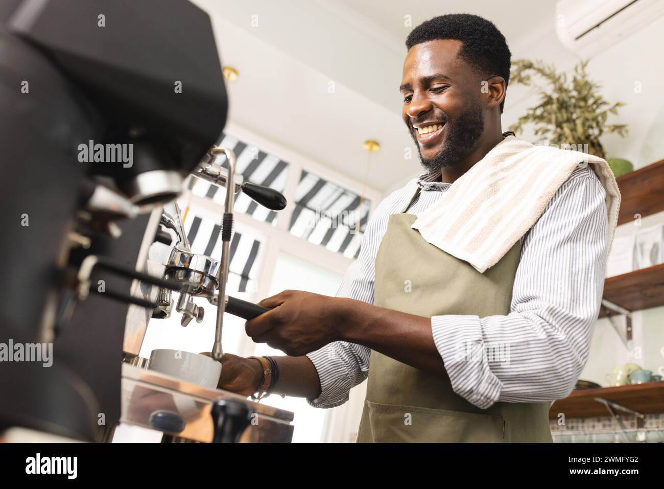 African American barista prepares coffee in a cafe Stock Photo - Alamy