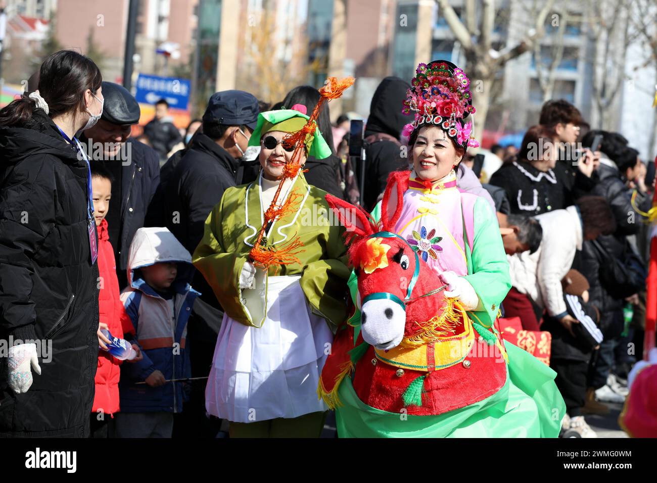 Various folk performances are staged to celebrate the Lantern Festival ...