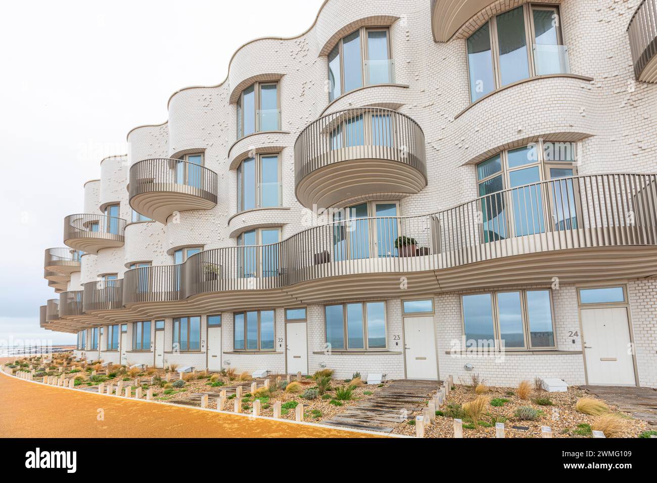 Shoreline crescent hi-res stock photography and images - Alamy