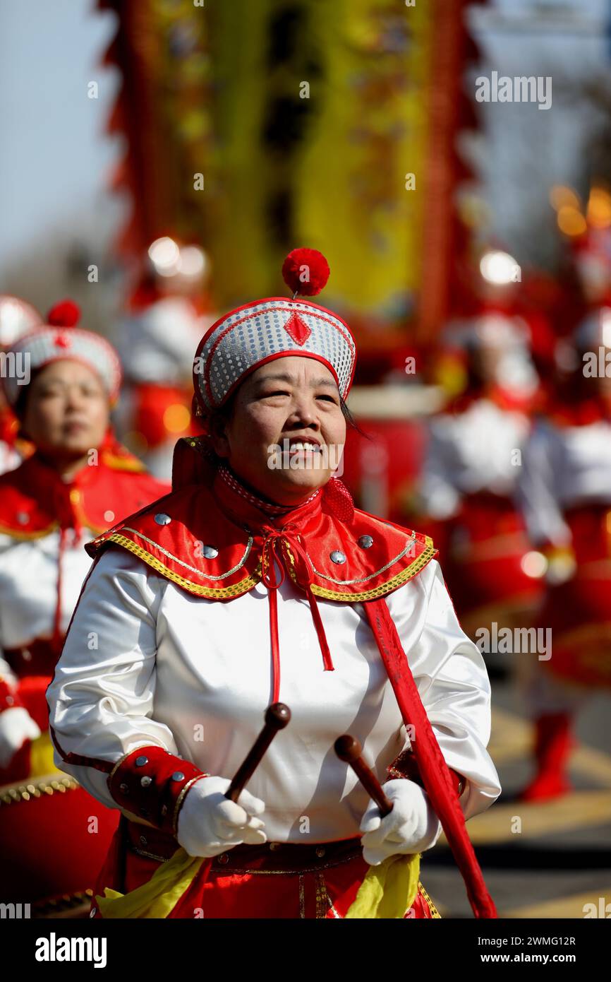 Various folk performances are staged to celebrate the Lantern Festival ...