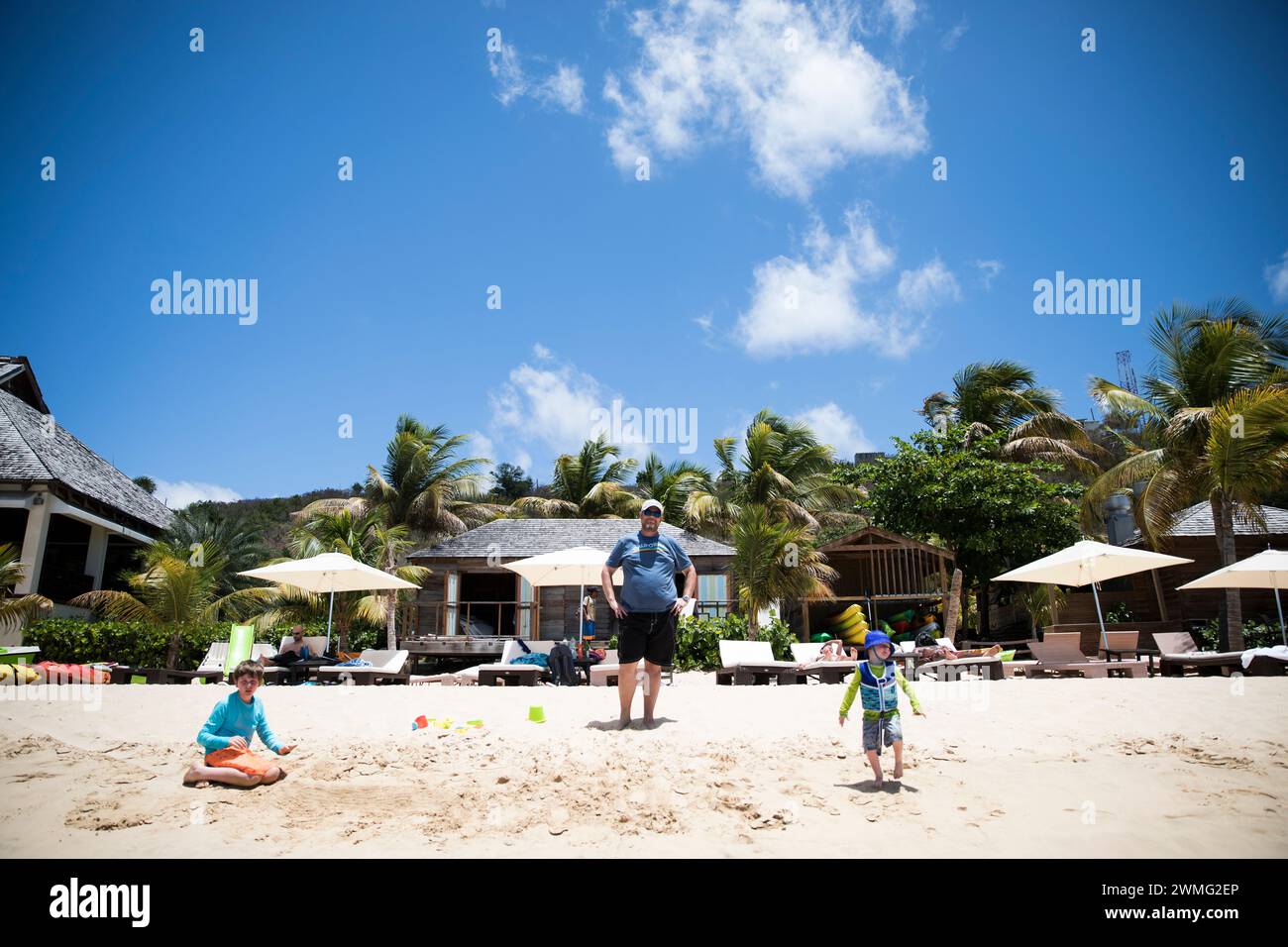 Family at beach caribbean hi-res stock photography and images - Alamy