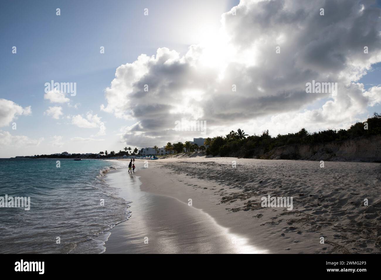 Cloud Cover of Bright Sun Over Caribbean Beach Stock Photo - Alamy