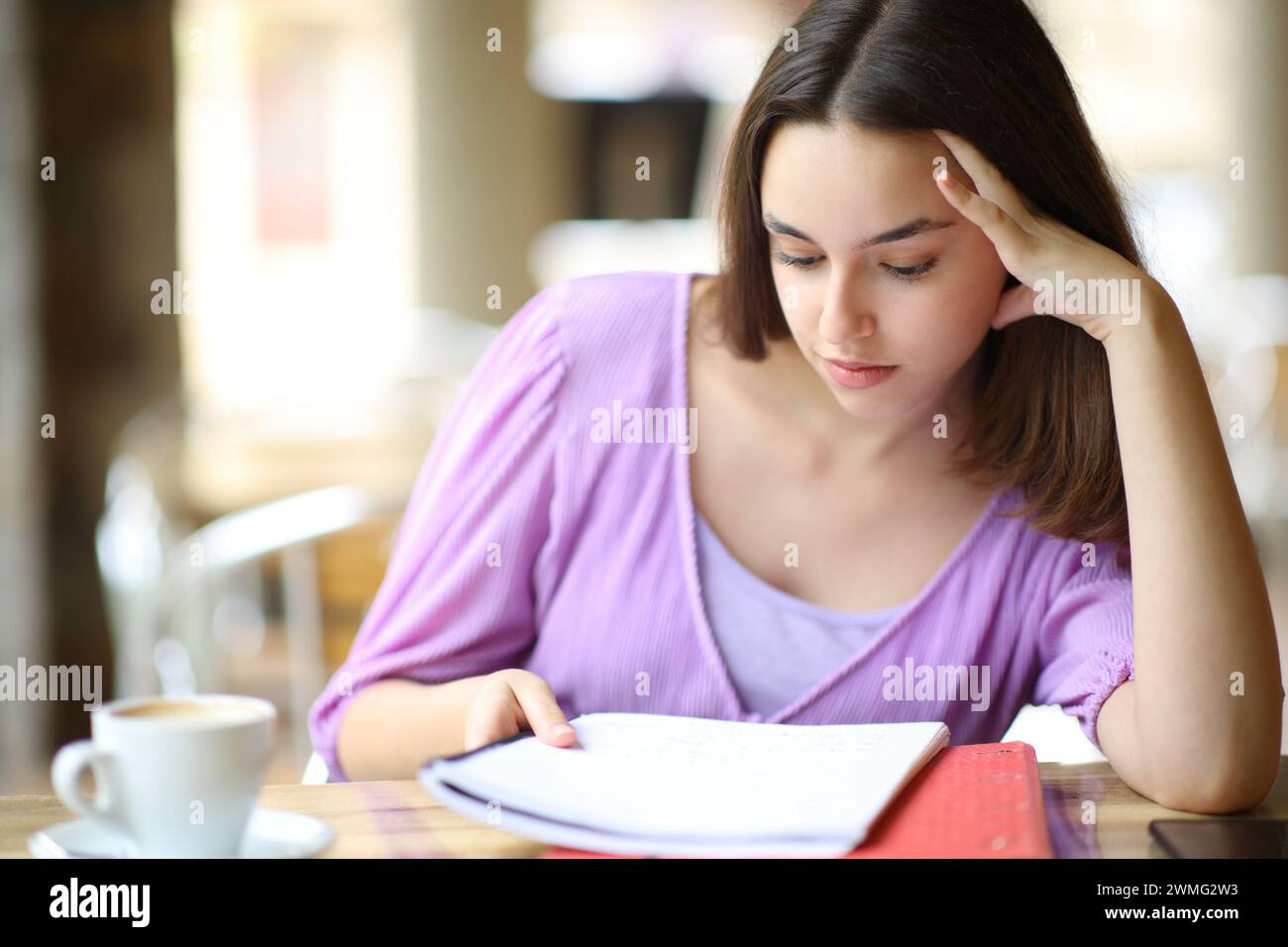 Teen reading school book class hi-res stock photography and images - Alamy