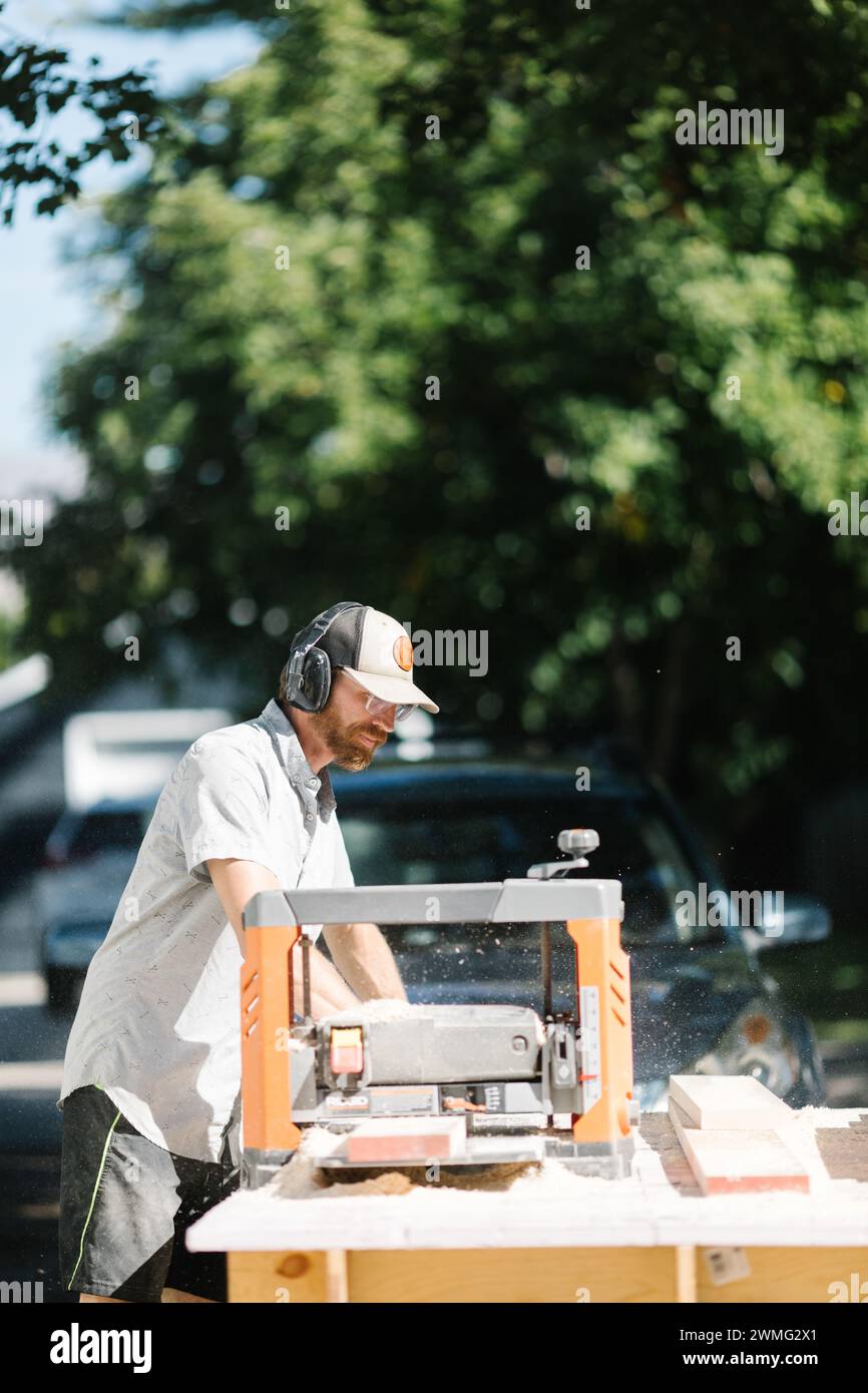 Table saw operation hi-res stock photography and images - Alamy