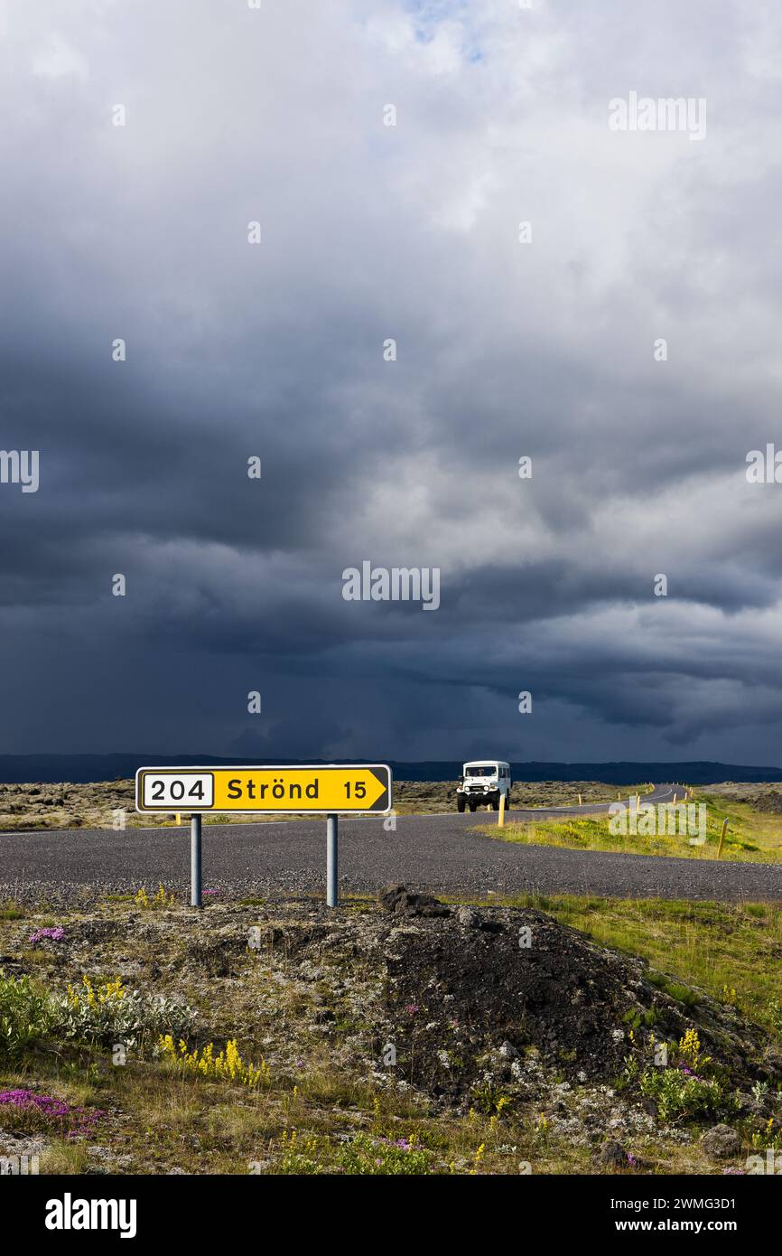 Yellow gravel road sign hi-res stock photography and images - Alamy