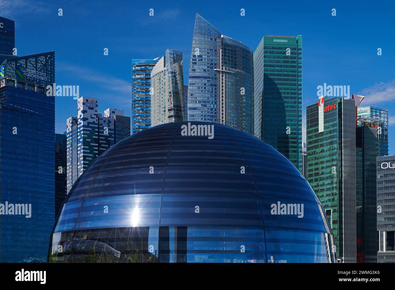 Singapore skyline with the flagship Apple Store dome Stock Photo - Alamy