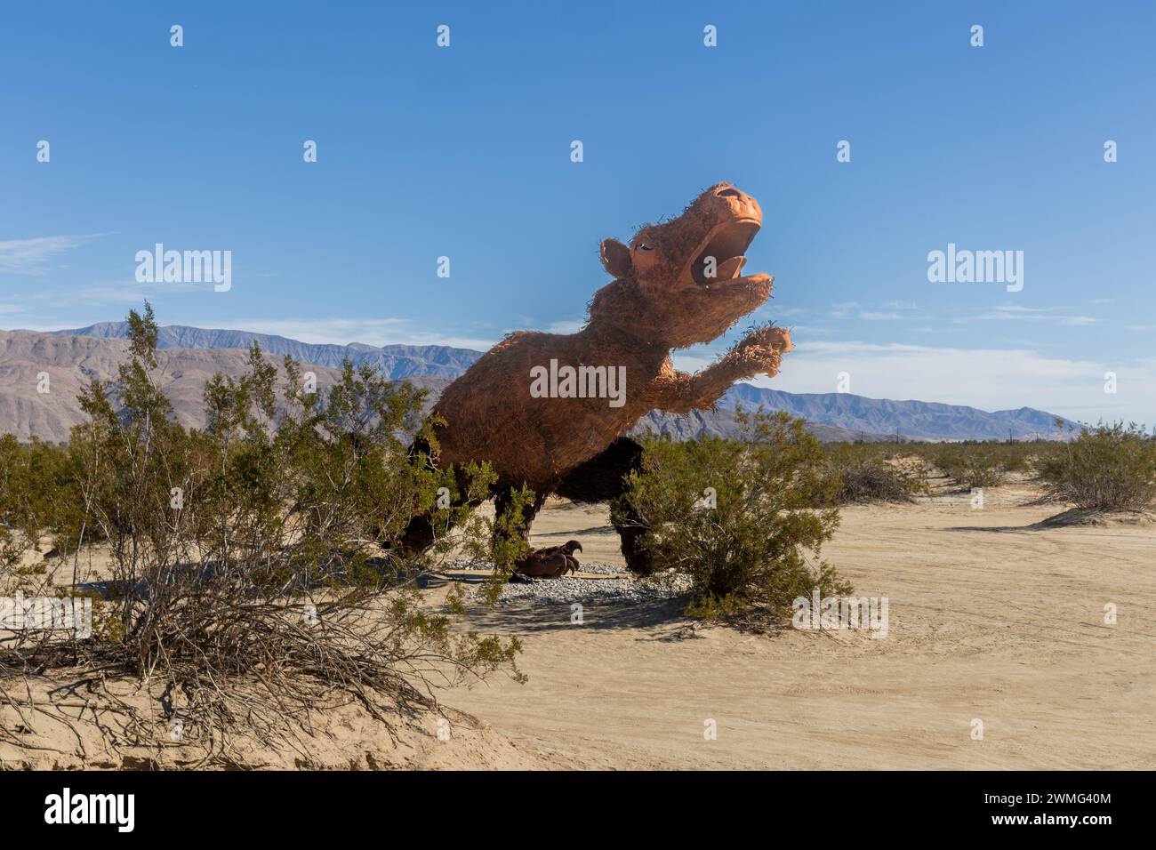 Giant sloth copper statue in Borrego Springs Stock Photo - Alamy