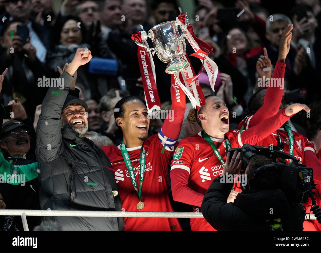 Liverpool manager Jurgen Klopp lifts the cup with his captain Virgil ...
