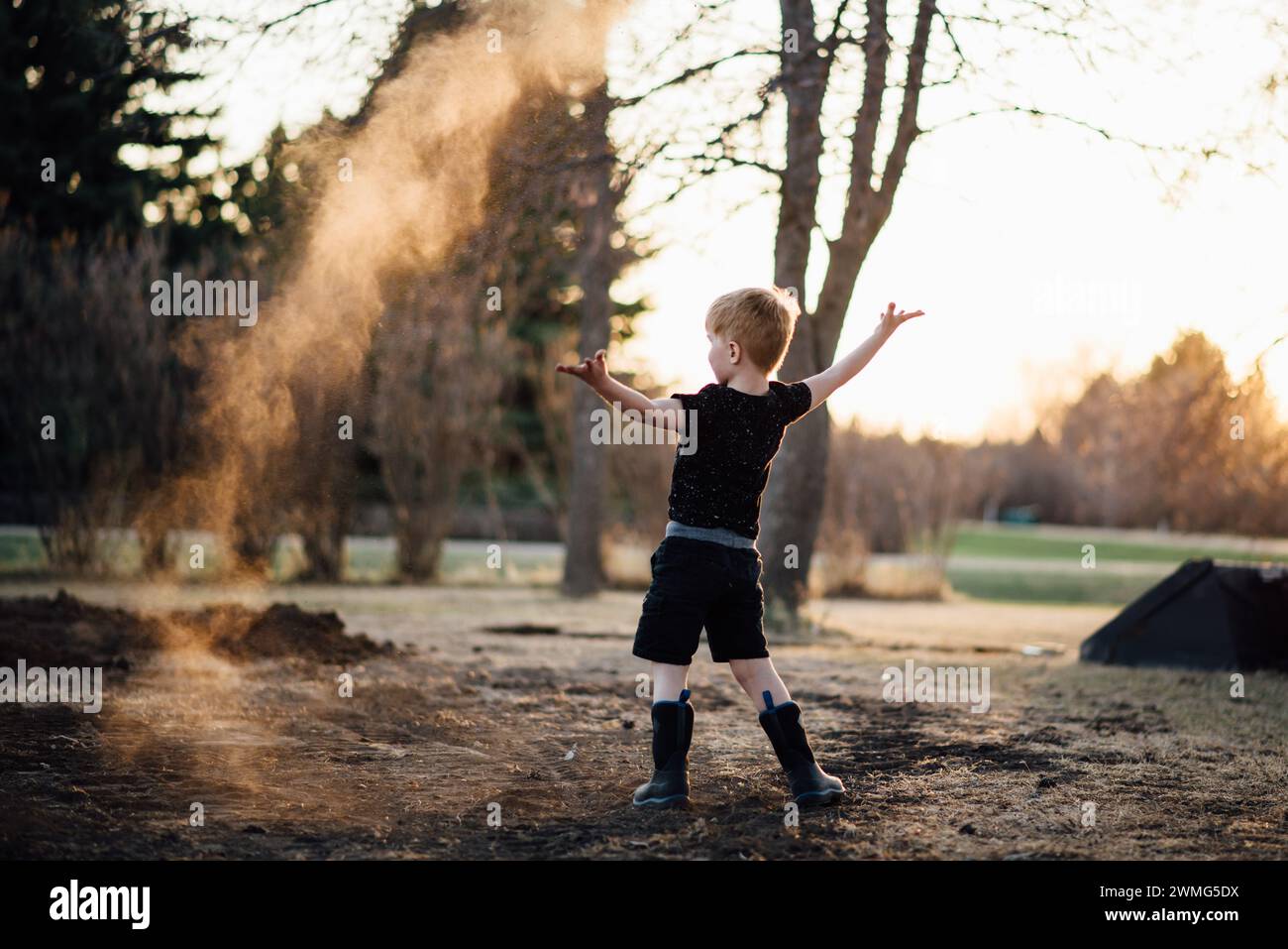 Throwing dirt hi-res stock photography and images - Alamy