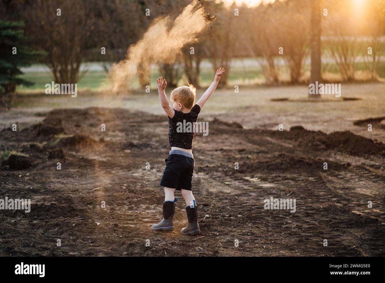 Throwing dirt hi-res stock photography and images - Alamy
