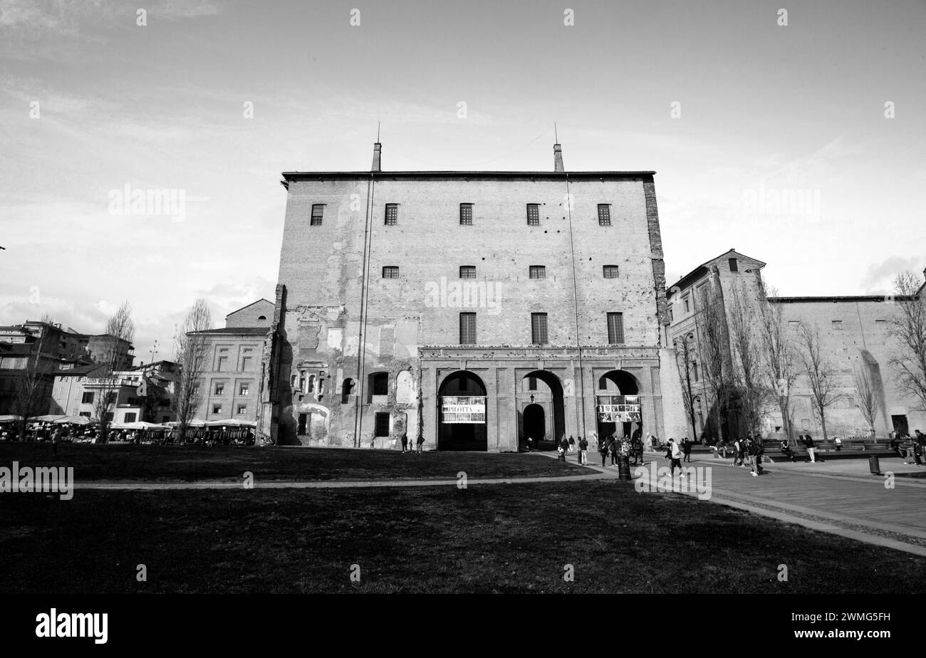 Medieval building old windows Black and White Stock Photos & Images - Alamy