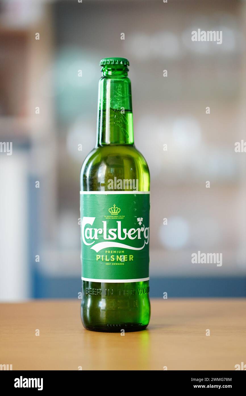 Carlsberg beer logo hi-res stock photography and images - Alamy
