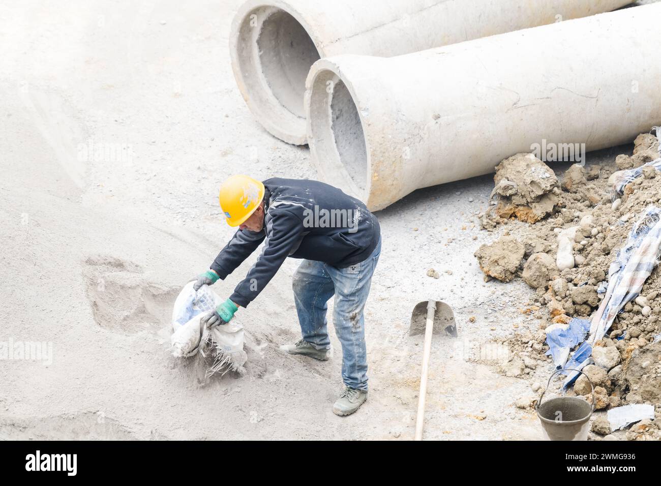Construction worker relaxation hi-res stock photography and images - Alamy