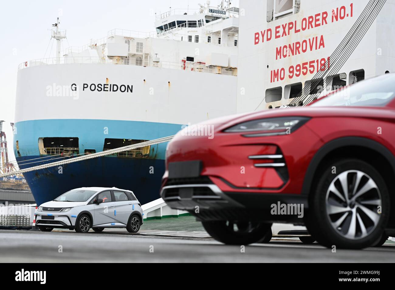 Bremerhaven, Germany. 26th Feb, 2024. Drone-The car freighter "BYD ...