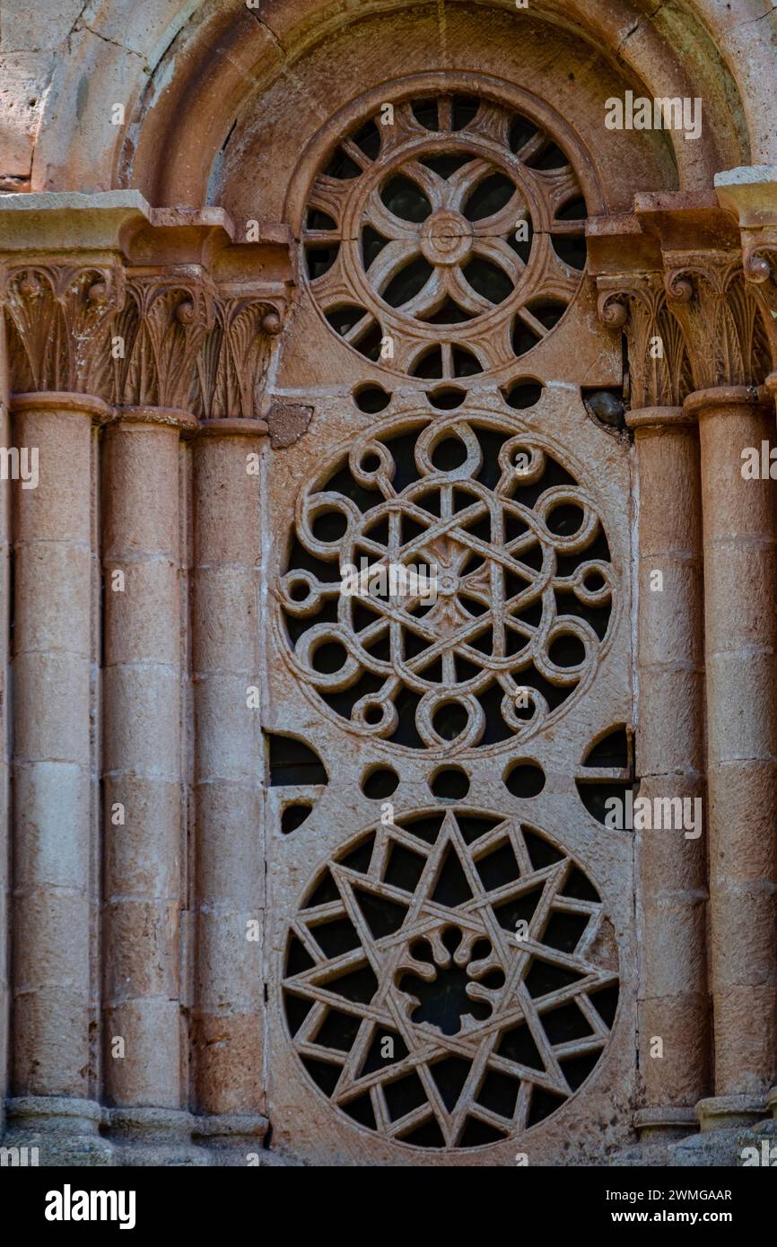 Ermita de Santa Coloma, window flared in a semicircular arch ...