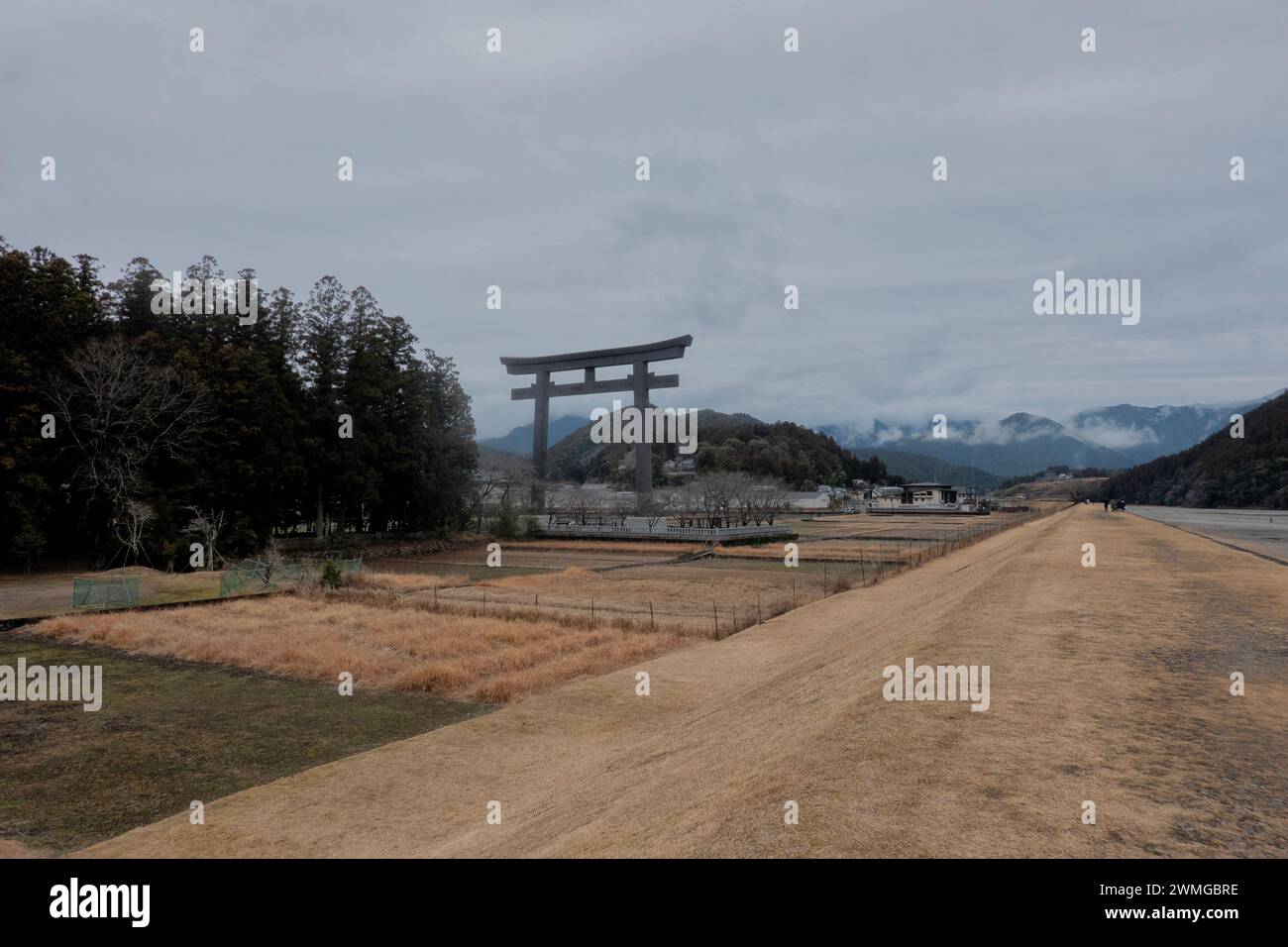 World's largest torii gate at the Kumano Hongu Taisha Grand Shrine ...