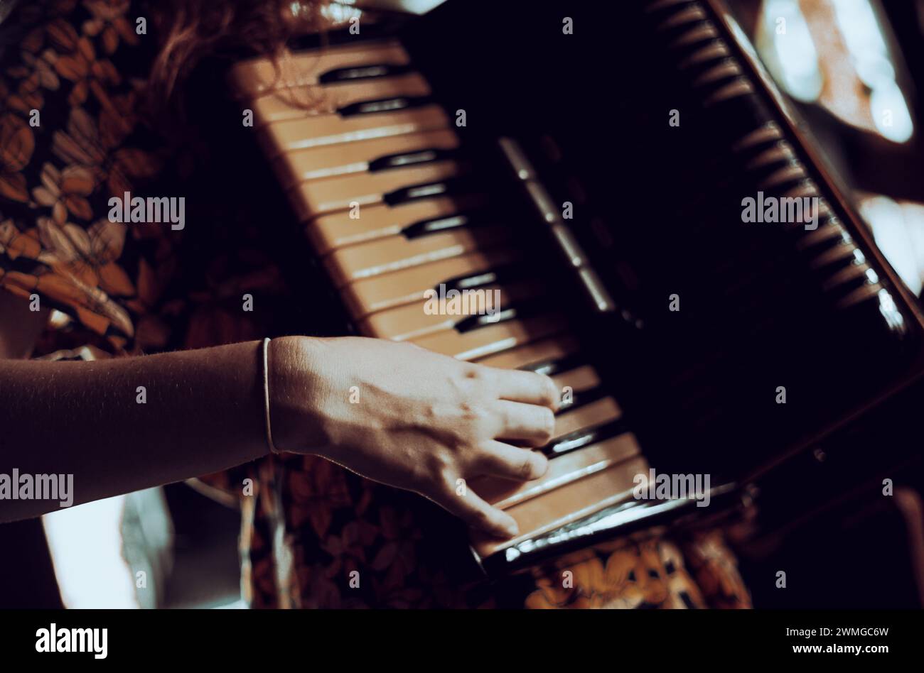 Close up live band playing hi-res stock photography and images - Alamy