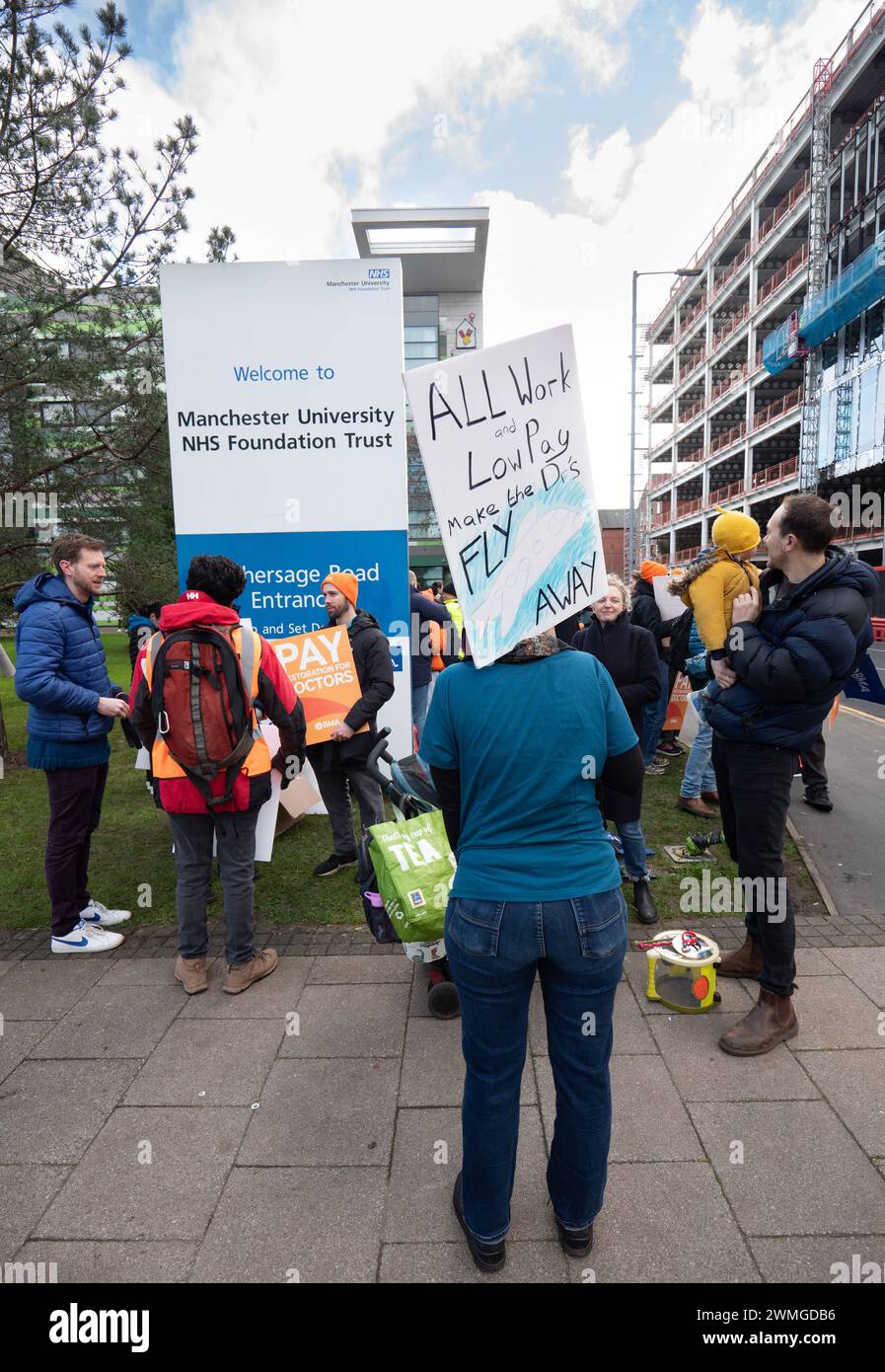 Manchester, UK. 26th Feb, 2024. Picket Line For Junior Doctors ...