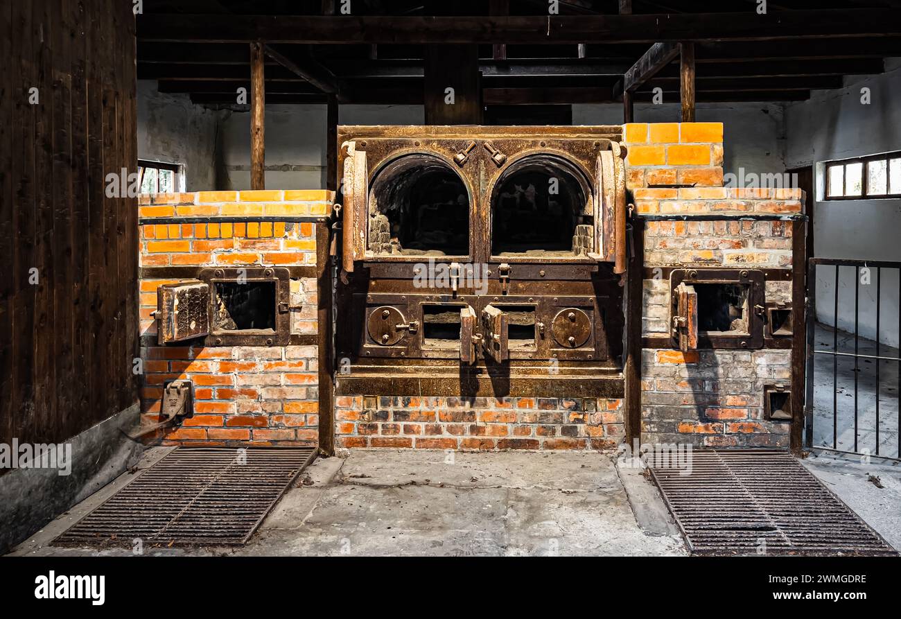 Blick in das erste Krematorium des ehemaligen Konzentrationslager ...
