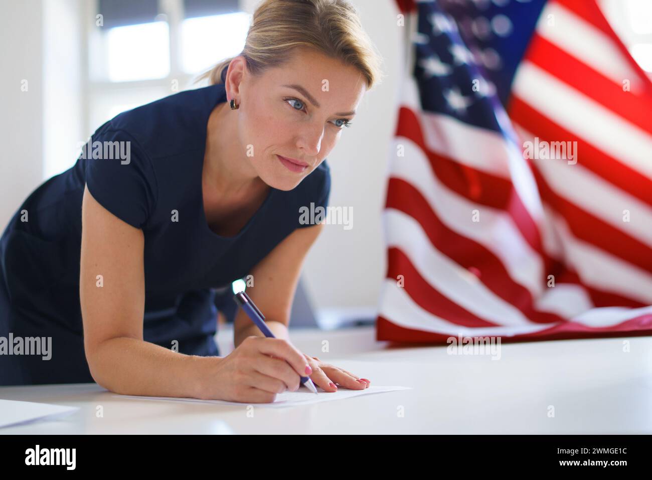 Primary 2024 elections people voting hi-res stock photography and ...