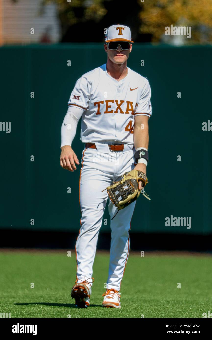 AUSTIN, TX - FEBRUARY 25: Texas outfielder Max Belyeu (44) readies for ...