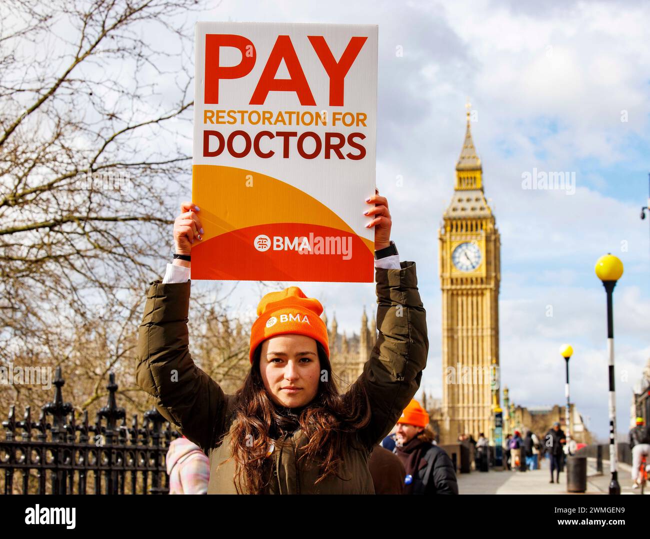 London, UK 26 Feb 2024 Junior doctors on the picket line outside St ...