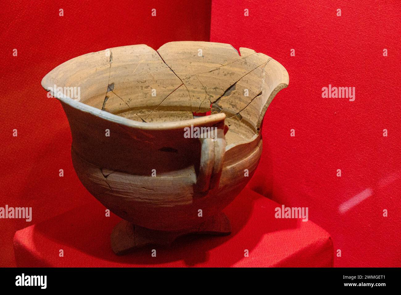 Crateriform hi-res stock photography and images - Alamy