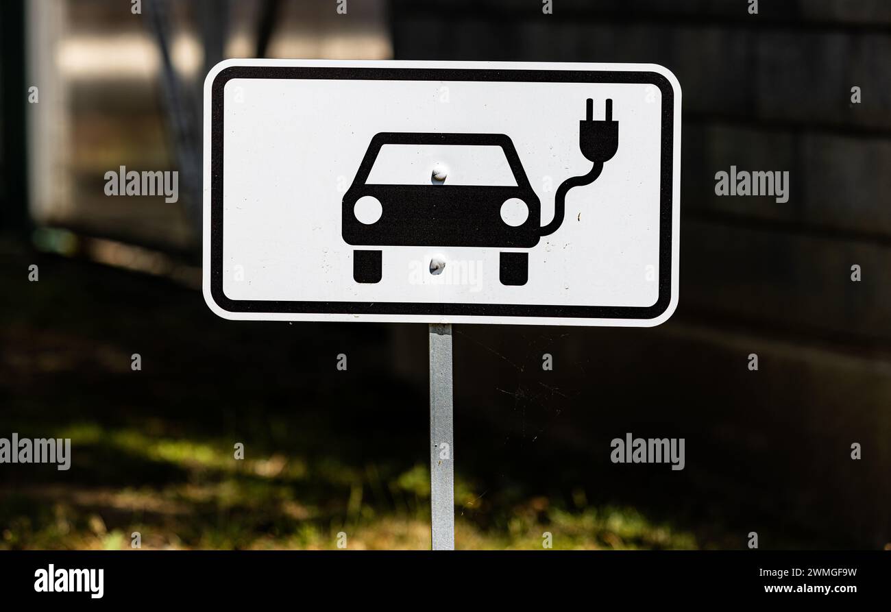 Auto schild hi-res stock photography and images - Alamy