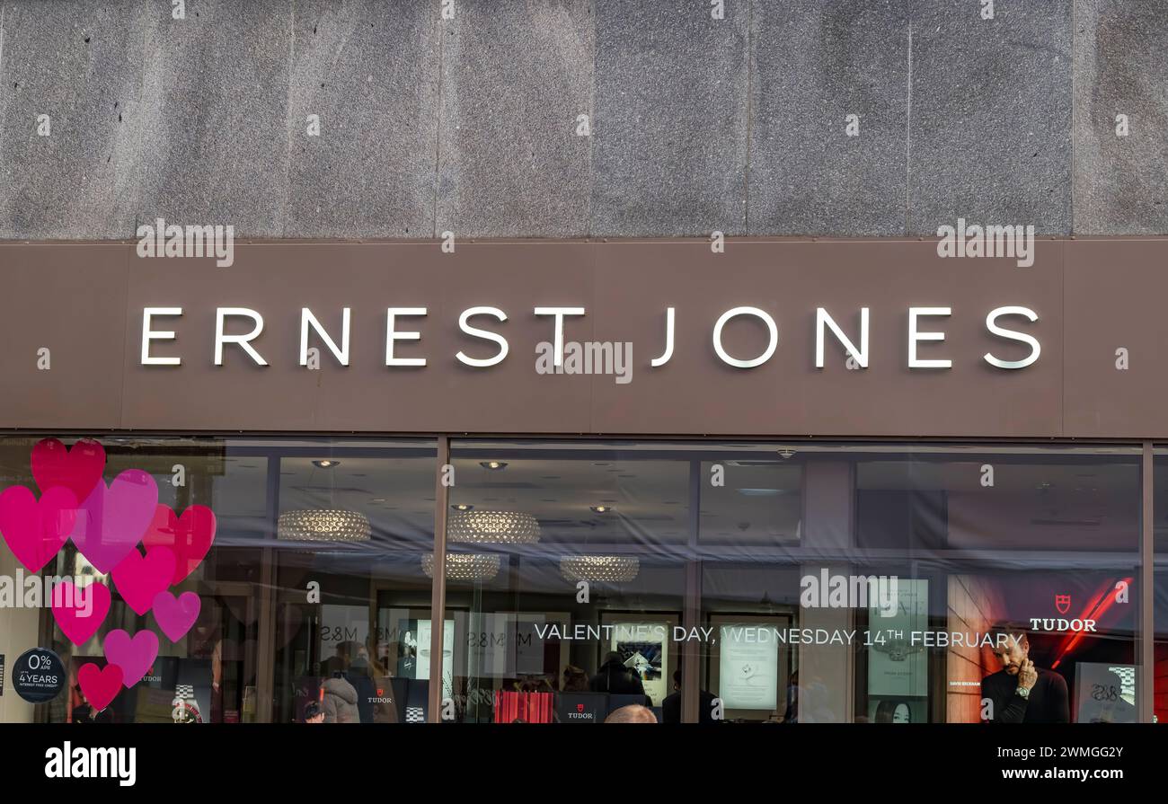 Ernest Jones jewellery shop advertising Valentines Day, High Street ...