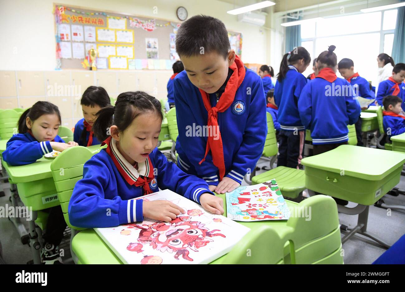Grade 4 students hi-res stock photography and images - Alamy