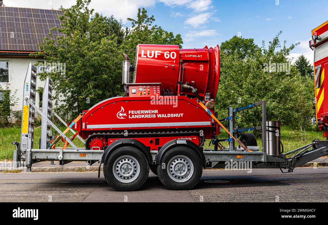 Ferngesteuertes raupenfahrzeug hi-res stock photography and images - Alamy