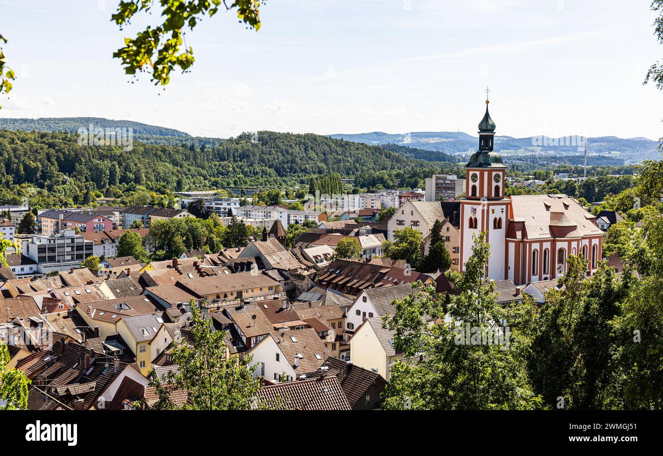 Das Wahrzeichen der Altstadt von Tiengen ist die katholische Kirche ...