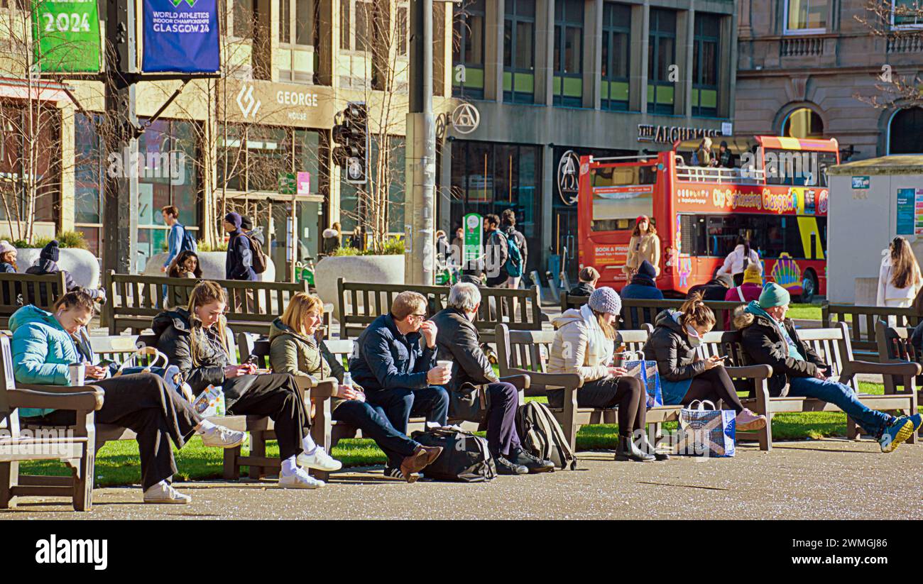 Glasgow, Scotland, UK. 26th February, 2024. UK Weather: Warm day saw ...