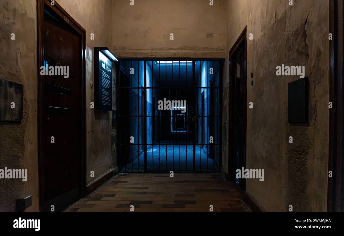 Der lange Gang des Lagergefängnis des ehemaligen Konzentrationslager ...