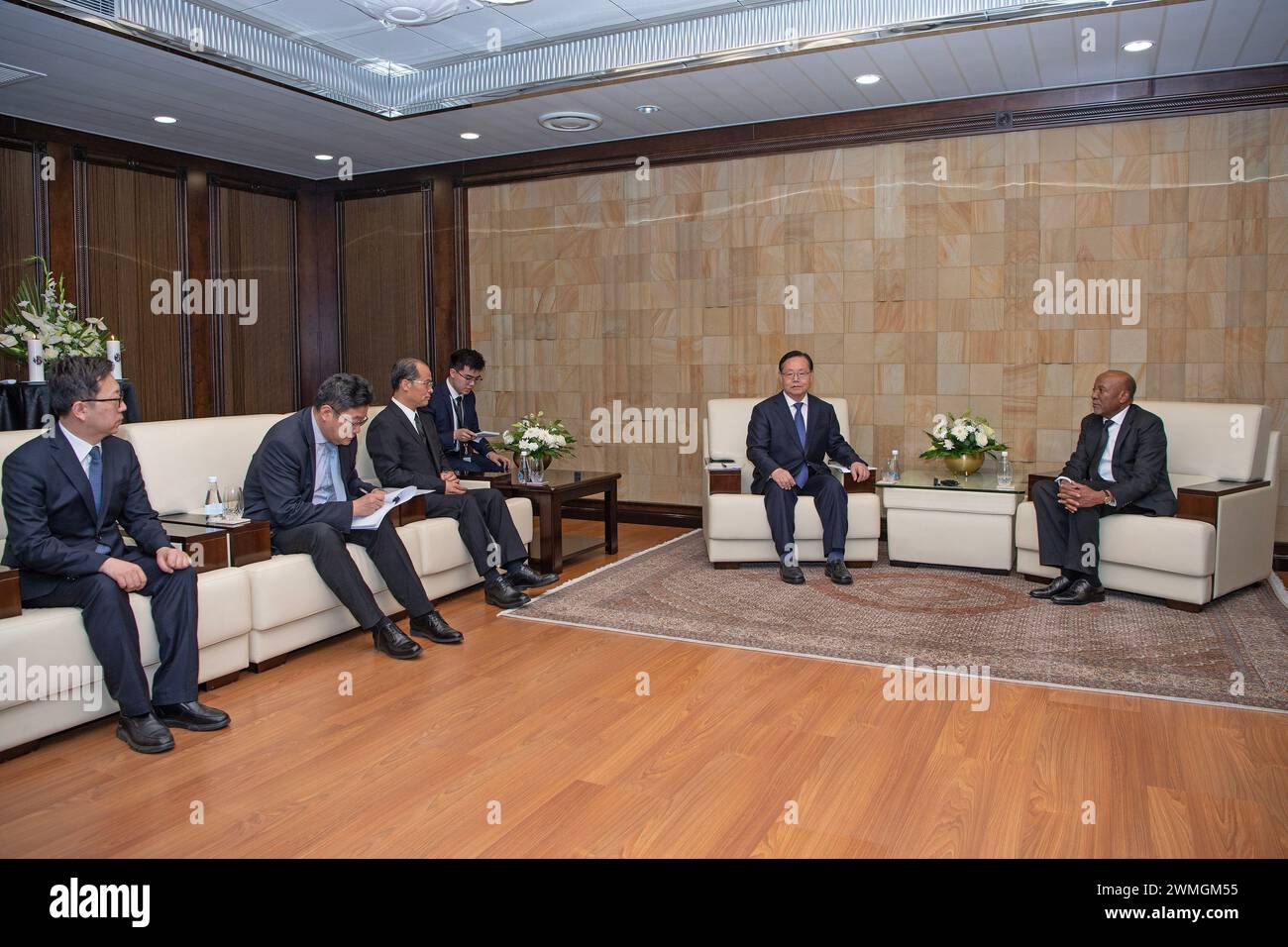 (240226) -- WINDHOEK, Feb. 26, 2024 (Xinhua) -- Namibia's new President ...