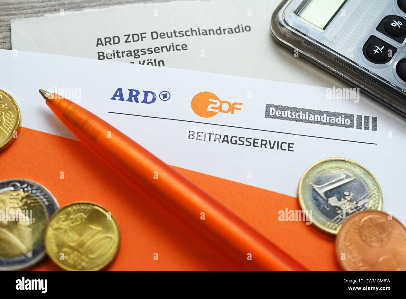 Brief des ARD ZDF Deutschlandradio Beitragsservice mit Taschenrechner ...