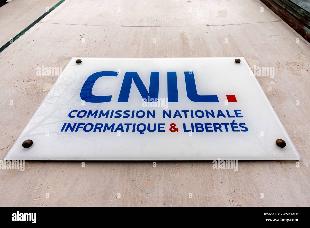 Logo plate hi-res stock photography and images - Alamy