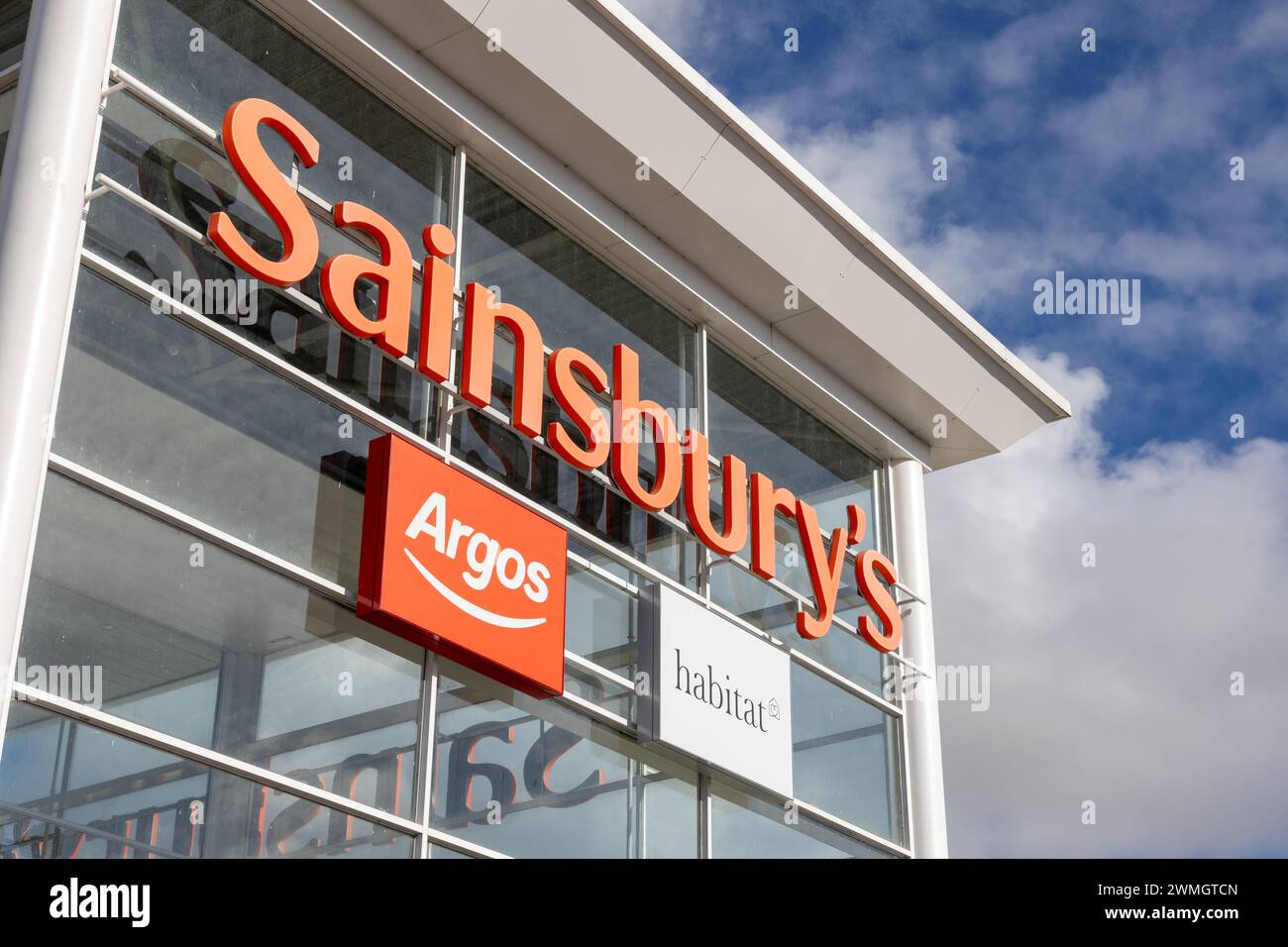 Habitat logo hi-res stock photography and images - Alamy