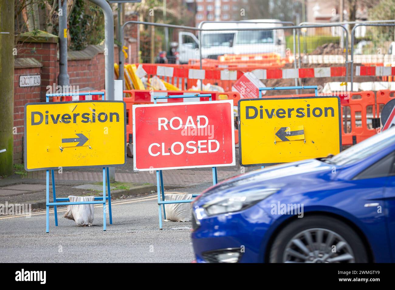 Confusing road signs uk hi-res stock photography and images - Alamy
