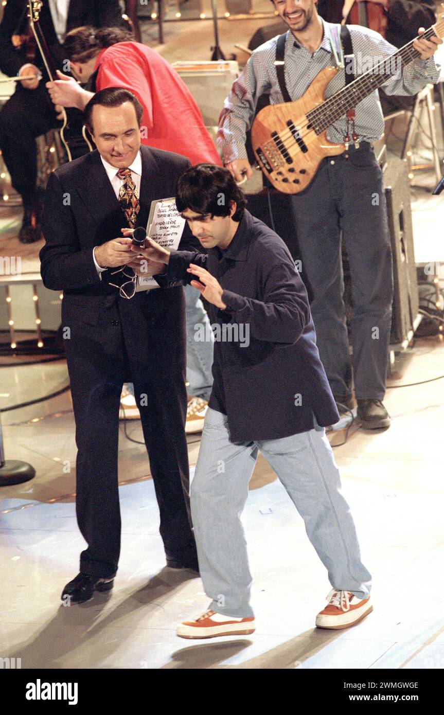 Elio e le storie tese sanremo 1996 hi-res stock photography and images ...