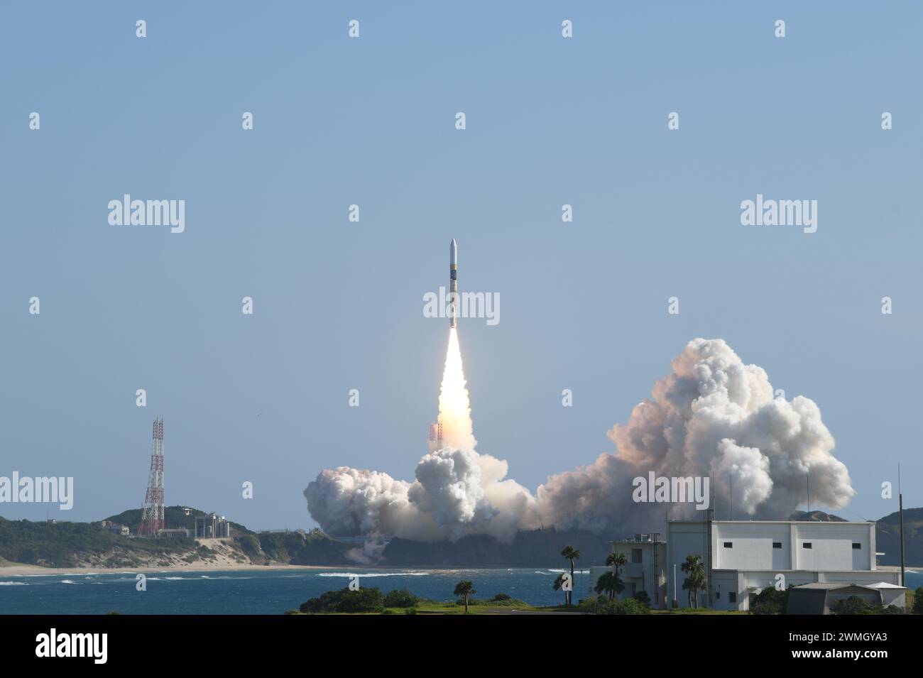 H2a rocket hi-res stock photography and images - Alamy