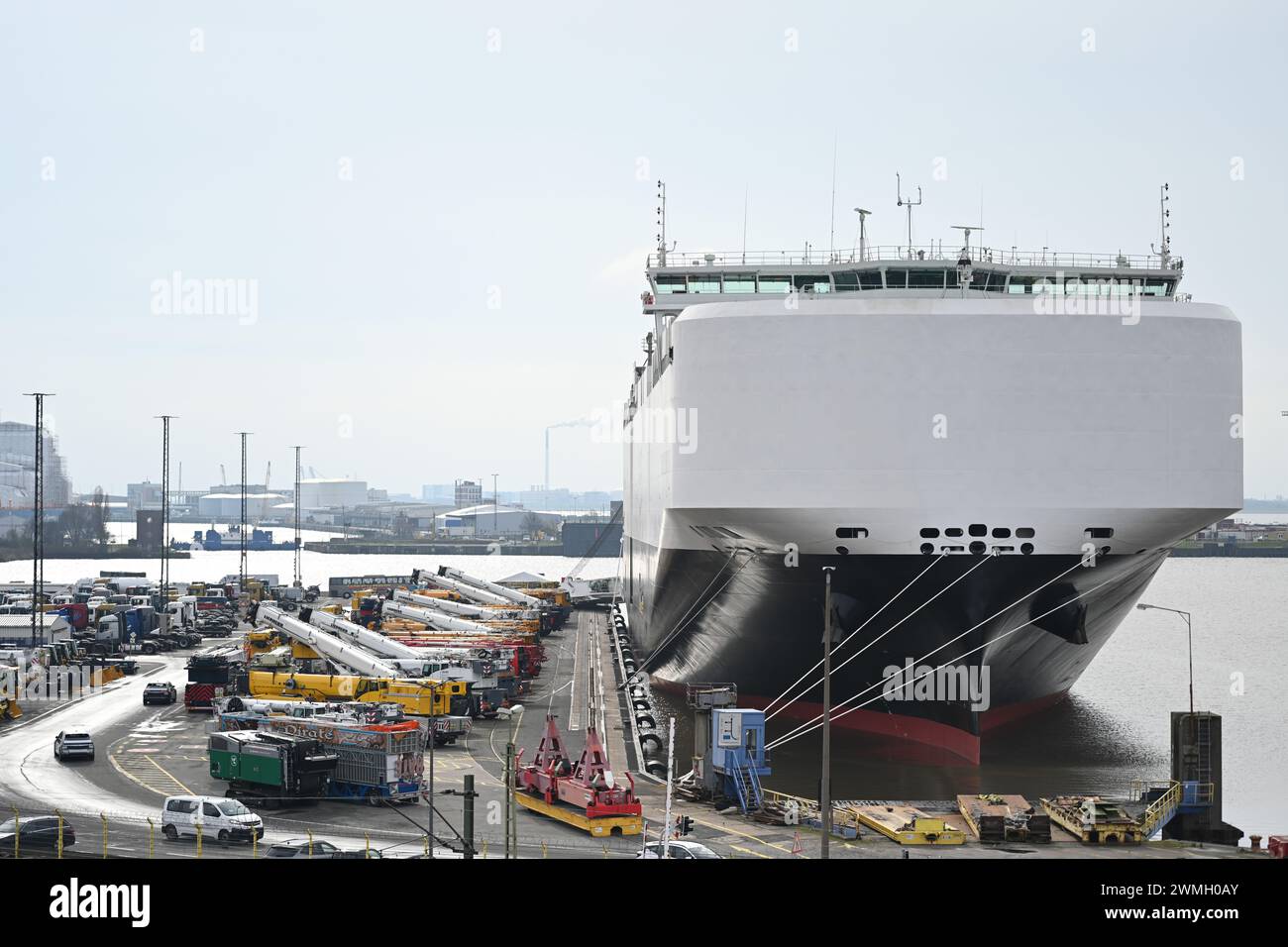Bremerhaven, Germany. 26th Feb, 2024. The car freighter "BYD Explorer ...