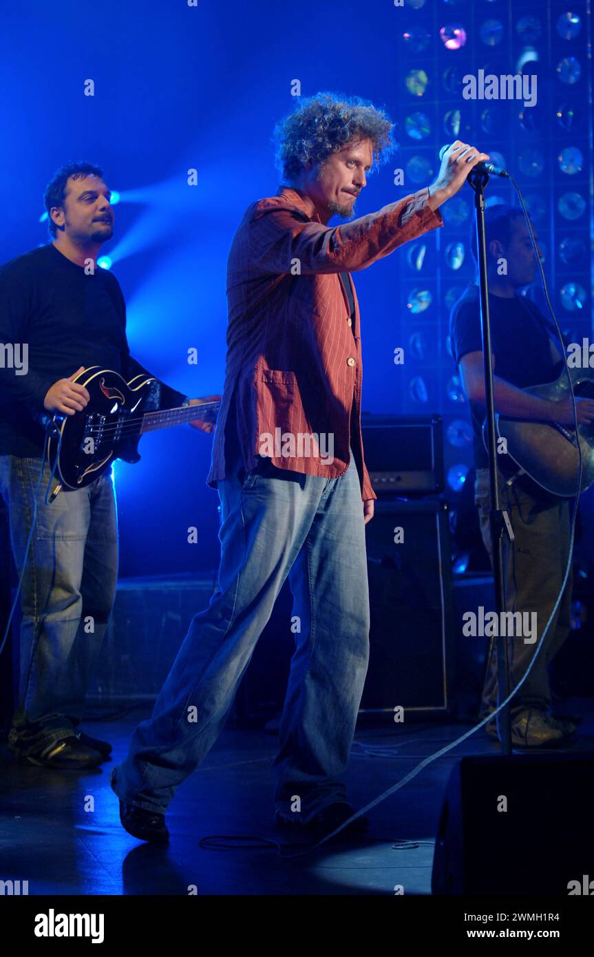 Niccolo fabi live concert hi-res stock photography and images - Alamy